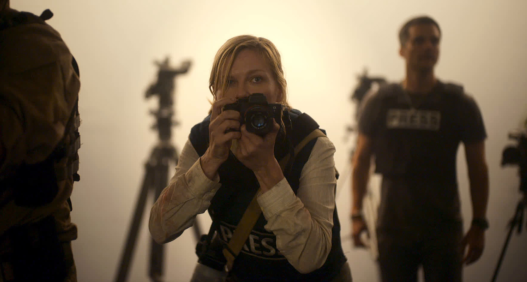 'Civil War' Trailer Kirsten Dunst In A Dystopian America Descending ...